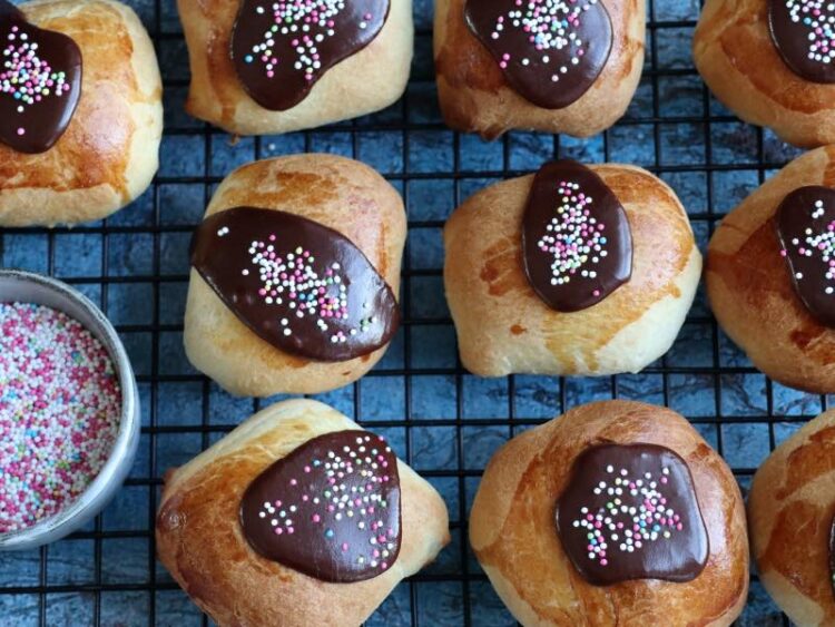 Gammeldags fastelavnsboller | Opskrift på nemme fastelavnsboller