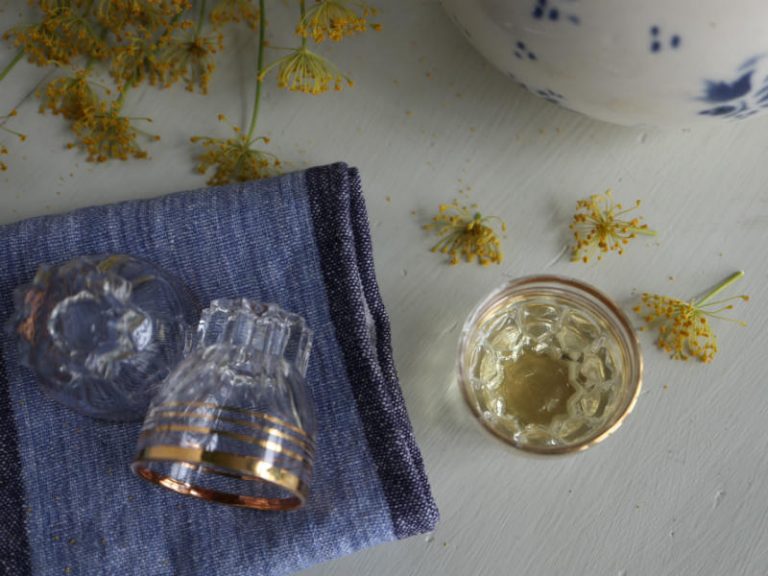 Kvædesnaps | Opskrift på hjemmelavet kryddersnaps med kvæde