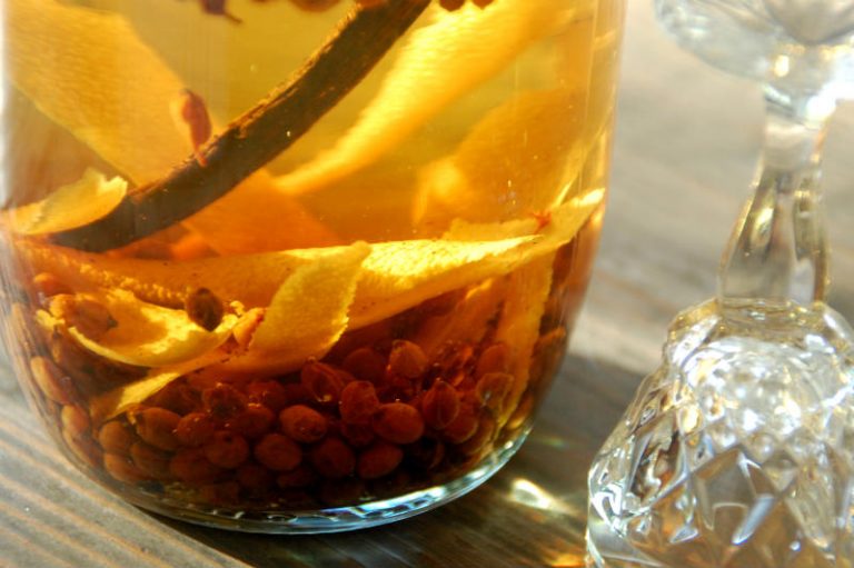 Havtornsnaps med appelsin og vanilje | Opskrift på kryddersnaps