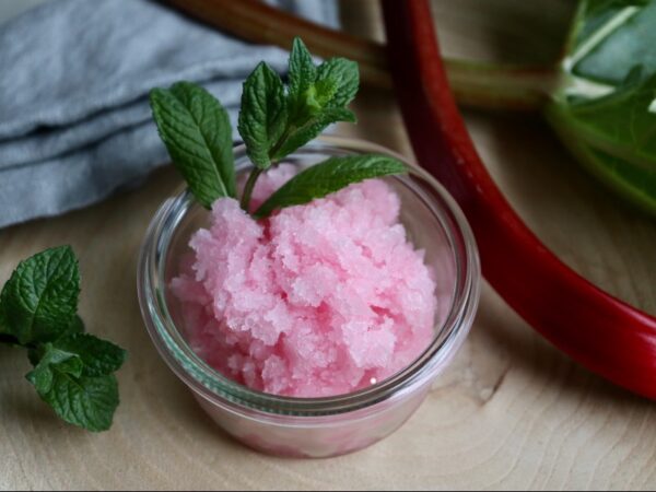 Granita af rabarber – opskrift på rabarbergranité | Lækker dessert