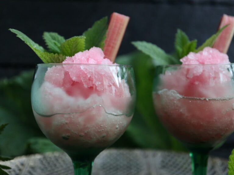 Rabarbergelé | Opskrift på hjemmelavet gelé med rabarber