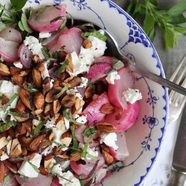 Bagte radiser | Opskrift på varm radisesalat med feta