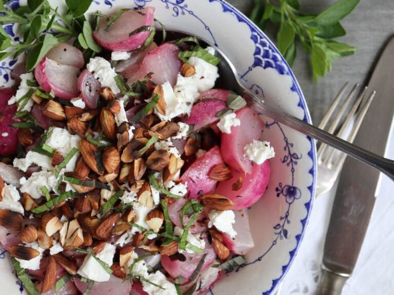 Bagte radiser | Opskrift på varm radisesalat med feta