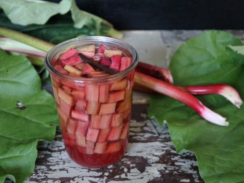 Råsyltede rabarber | Opskrift på råmarinerede rabarber med vanilje