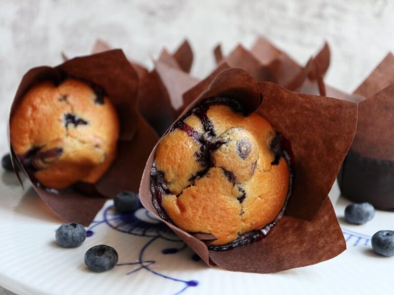 Blåbærmuffins | Opskrift på lækre svampede muffins