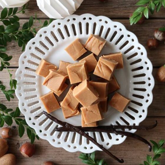 Fudge | Opskrift på blød karamelkonfekt med vaniljesmag