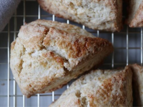 Scones | Opskrift på sprøde og saftige scones