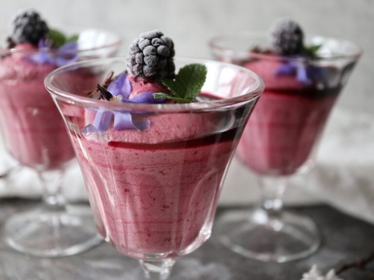 Brombærmousse | Opskrift på lækker cremet mousse med brombær