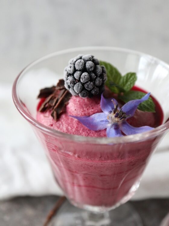 Brombærmousse | Opskrift på lækker cremet mousse med brombær