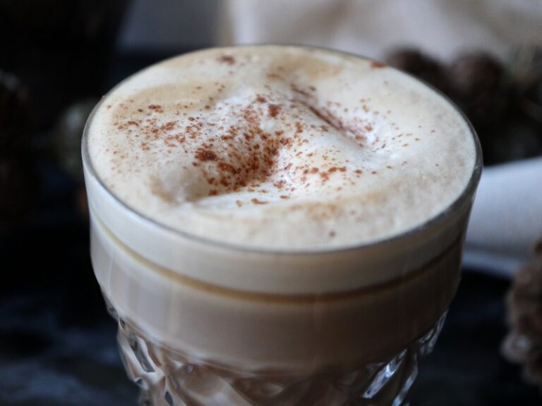 Krydret julekaffe | Opskrift på café latte med julesmag