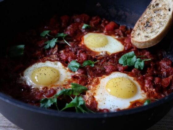 Shakshuka | Lækker nordafrikansk ret med porchede æg